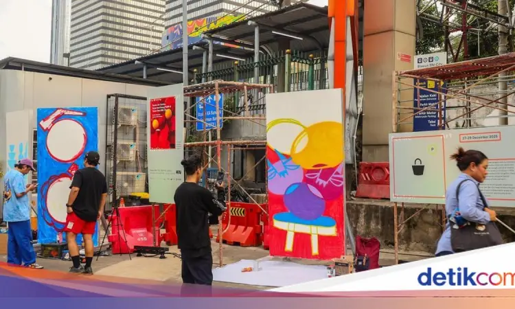 Scenic Art Station: Stasiun BNI City Bertransformasi Jadi Galeri Seni ...