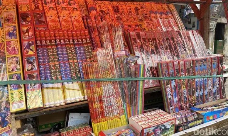 Waspada! Bahaya Sampah Kembang Api Bagi Lingkungan dan Kesehatan