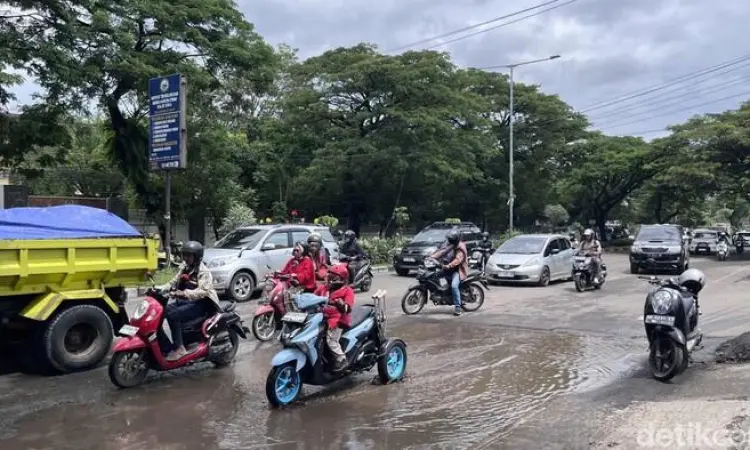 Proyek Aspal Rp 22 Miliar di Makassar Rusak, Kontraktor Berjanji ...