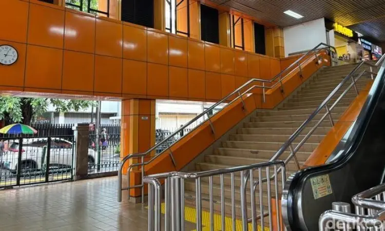 KRL Cikini Jayakarta Suguhkan Stasiun Berwarna Cerah Ubah Suasana Penumpang