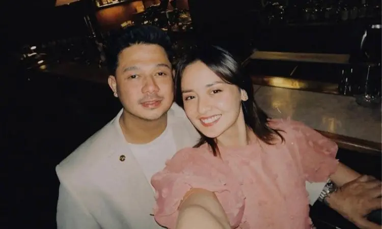 Joanna Alexandra Tunangan, Pamer Momen Romantis di Restoran